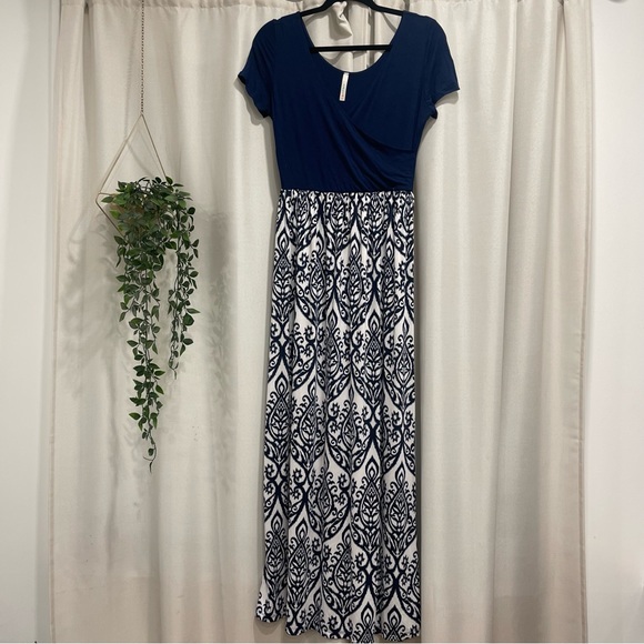Gilli | Dresses | Gilli Blue And White Maxi Dress | Poshmark